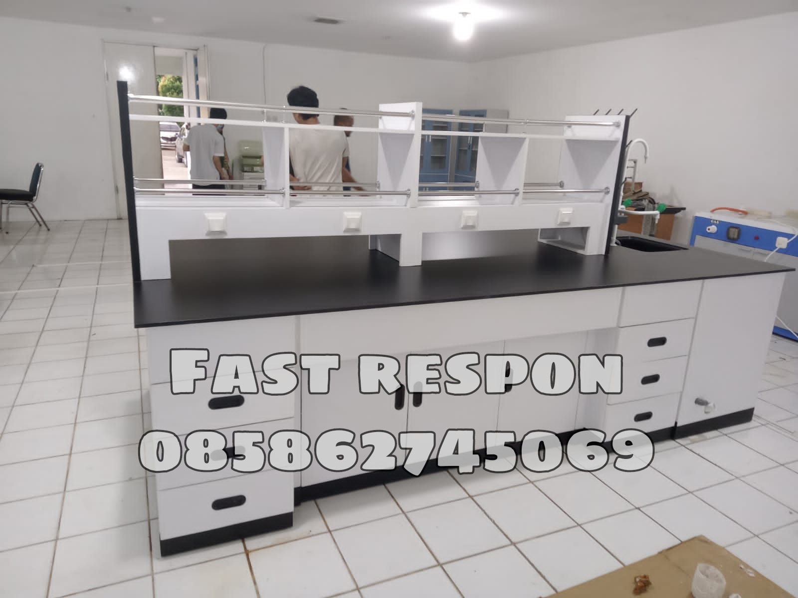 Meja Island Bench Laboratorium 1500x3000mm | mandiri-makmur.com