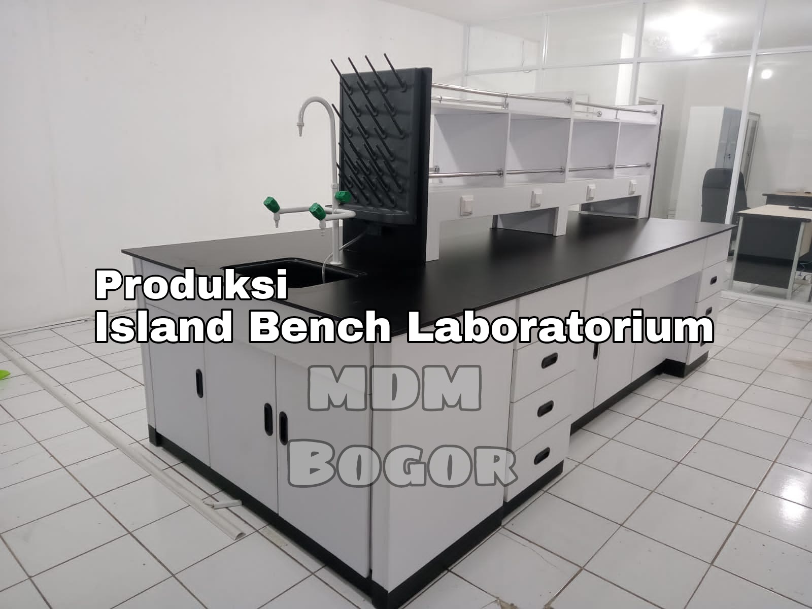 Meja Island Bench Laboratorium 1500x3000mm | mandiri-makmur.com